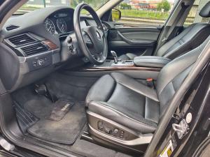 Black BMW X5 2011 in Siauliai, with an engine capacity of 3.00 L and mileage of 352 thousand km for 9500 €, photo 13 on AUTOMOTO.COM.LV