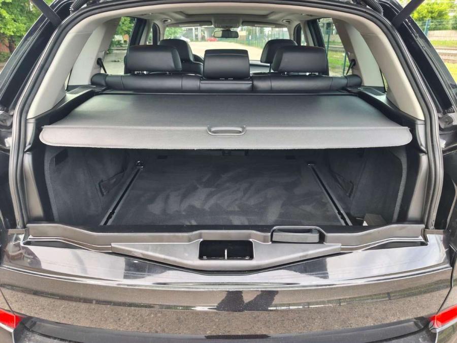 Black BMW X5 2011 in Siauliai, with an engine capacity of 3.00 L and mileage of 352 thousand km for 9500 €, photo 16 on AUTOMOTO.COM.LV