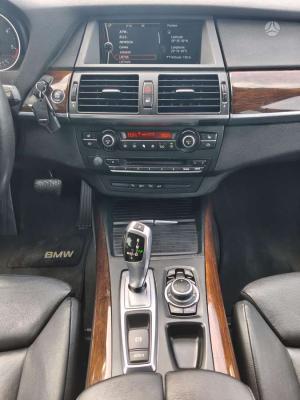 Black BMW X5 2011 in Siauliai, with an engine capacity of 3.00 L and mileage of 352 thousand km for 9500 €, photo 19 on AUTOMOTO.COM.LV