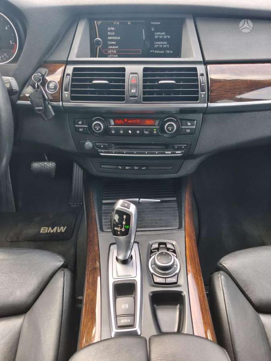 Black BMW X5 2011 in Siauliai, with an engine capacity of 3.00 L and mileage of 352 thousand km for 9500 €, photo 19 on AUTOMOTO.COM.LV
