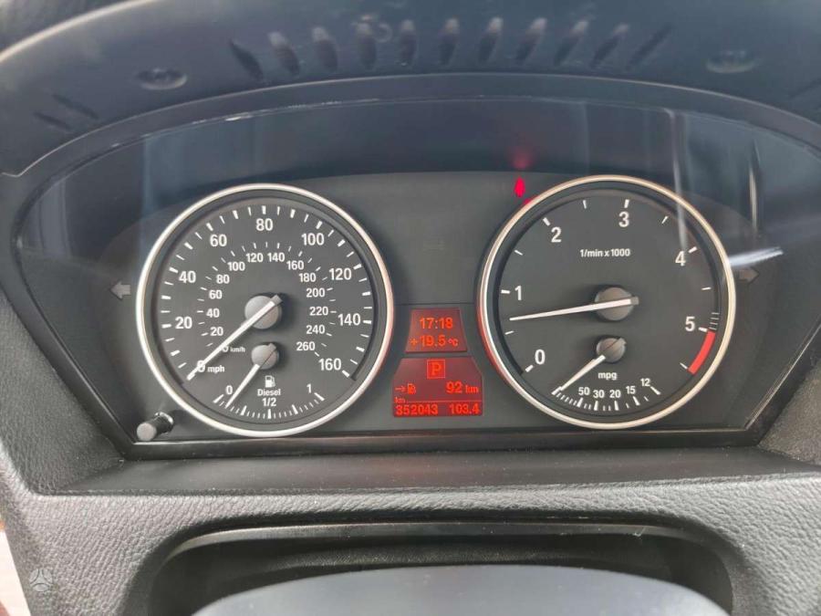 Black BMW X5 2011 in Siauliai, with an engine capacity of 3.00 L and mileage of 352 thousand km for 9500 €, photo 20 on AUTOMOTO.COM.LV