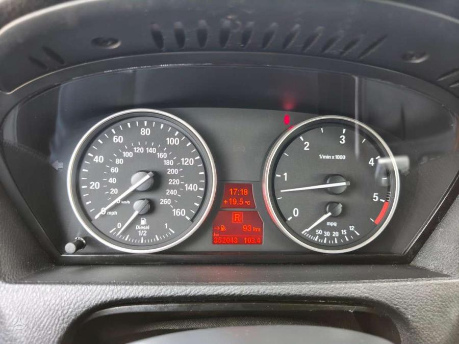 Black BMW X5 2011 in Siauliai, with an engine capacity of 3.00 L and mileage of 352 thousand km for 9500 €, photo 21 on AUTOMOTO.COM.LV