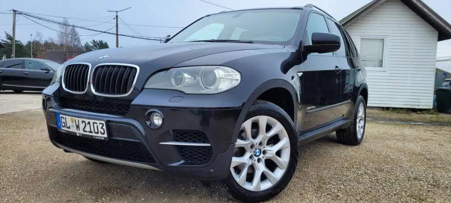 Black BMW X5 2011 in Riga, with an engine capacity of 3.00 L and mileage of 313 thousand km for 11900 €, photo 1 on AUTOMOTO.COM.LV