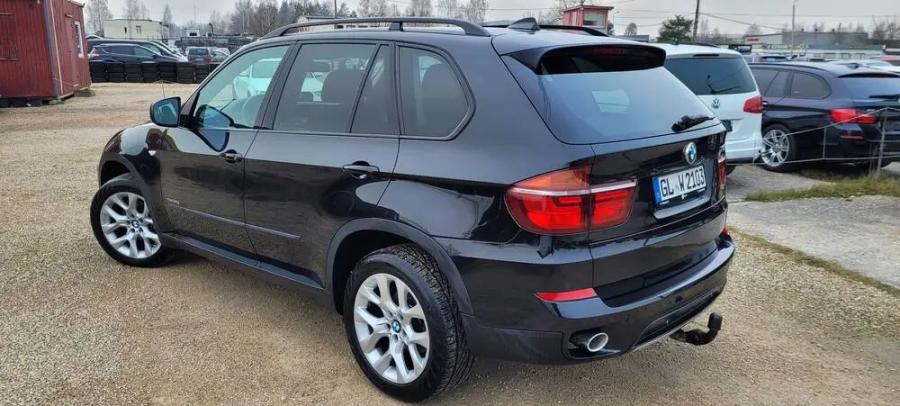 Black BMW X5 2011 in Riga, with an engine capacity of 3.00 L and mileage of 313 thousand km for 11900 €, photo 5 on AUTOMOTO.COM.LV