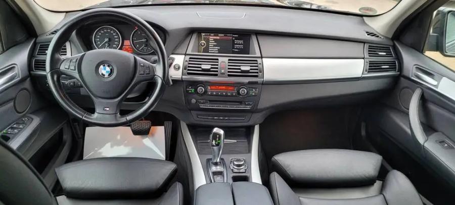 Black BMW X5 2011 in Riga, with an engine capacity of 3.00 L and mileage of 313 thousand km for 11900 €, photo 13 on AUTOMOTO.COM.LV