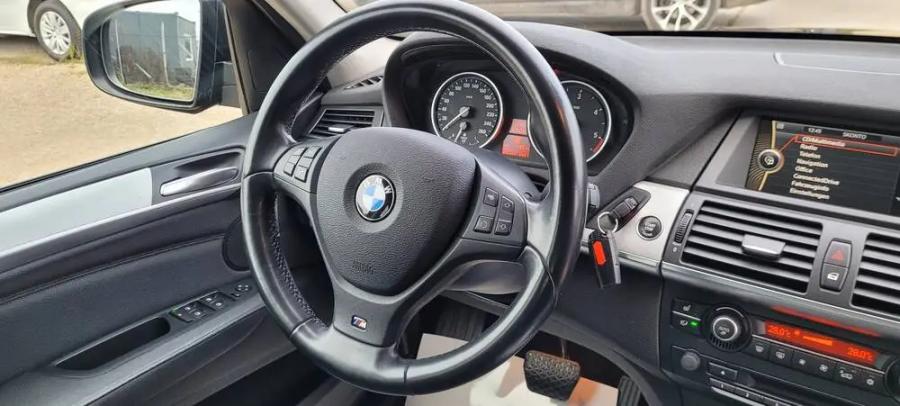 Black BMW X5 2011 in Riga, with an engine capacity of 3.00 L and mileage of 313 thousand km for 11900 €, photo 15 on AUTOMOTO.COM.LV