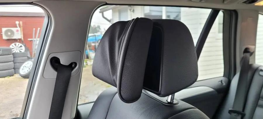 Black BMW X5 2011 in Riga, with an engine capacity of 3.00 L and mileage of 313 thousand km for 11900 €, photo 17 on AUTOMOTO.COM.LV