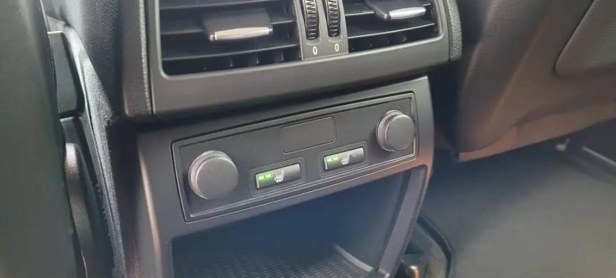 Black BMW X5 2011 in Riga, with an engine capacity of 3.00 L and mileage of 313 thousand km for 11900 €, photo 22 on AUTOMOTO.COM.LV