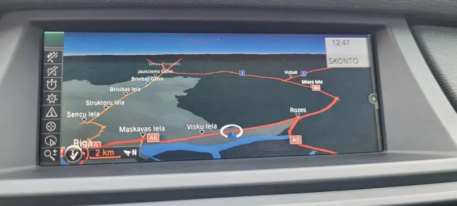 Black BMW X5 2011 in Riga, with an engine capacity of 3.00 L and mileage of 313 thousand km for 11900 €, photo 26 on AUTOMOTO.COM.LV