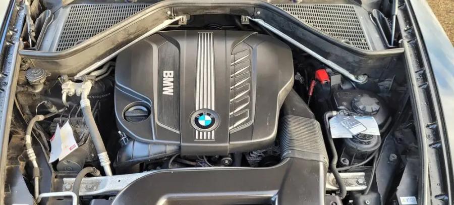 Black BMW X5 2011 in Riga, with an engine capacity of 3.00 L and mileage of 313 thousand km for 11900 €, photo 30 on AUTOMOTO.COM.LV