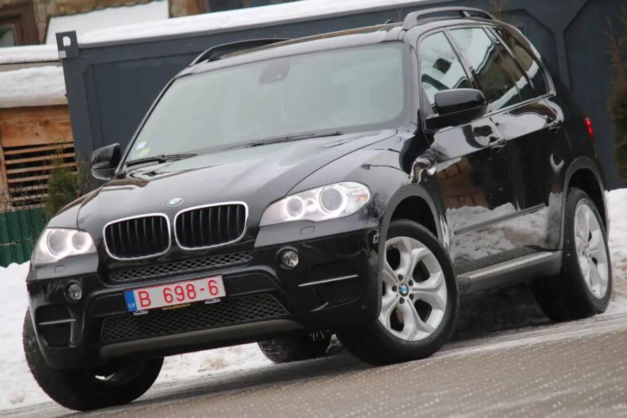 Black BMW X5 2011 in Riga, with an engine capacity of 3.00 L and mileage of 265 thousand km for 11690 €, photo 1 on AUTOMOTO.COM.LV