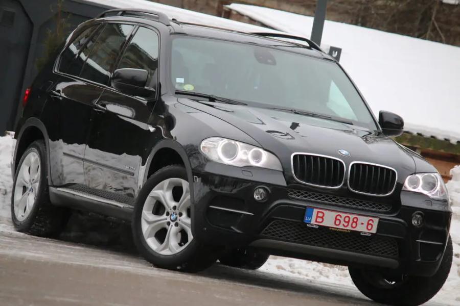 Black BMW X5 2011 in Riga, with an engine capacity of 3.00 L and mileage of 265 thousand km for 11690 €, photo 3 on AUTOMOTO.COM.LV