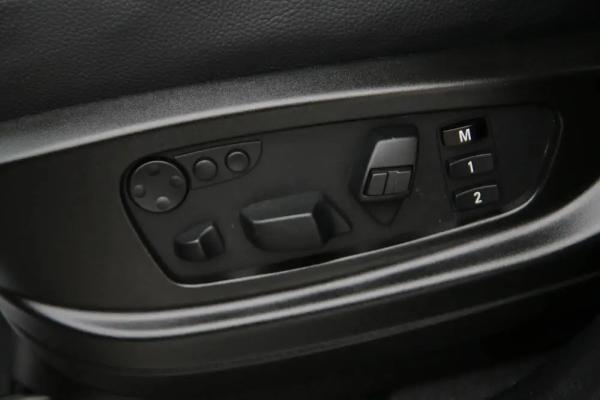 Black BMW X5 2011 in Riga, with an engine capacity of 3.00 L and mileage of 265 thousand km for 11690 €, photo 9 on AUTOMOTO.COM.LV