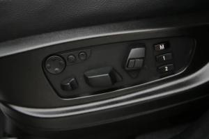 Black BMW X5 2011 in Riga, with an engine capacity of 3.00 L and mileage of 265 thousand km for 11690 €, photo 10 on AUTOMOTO.COM.LV