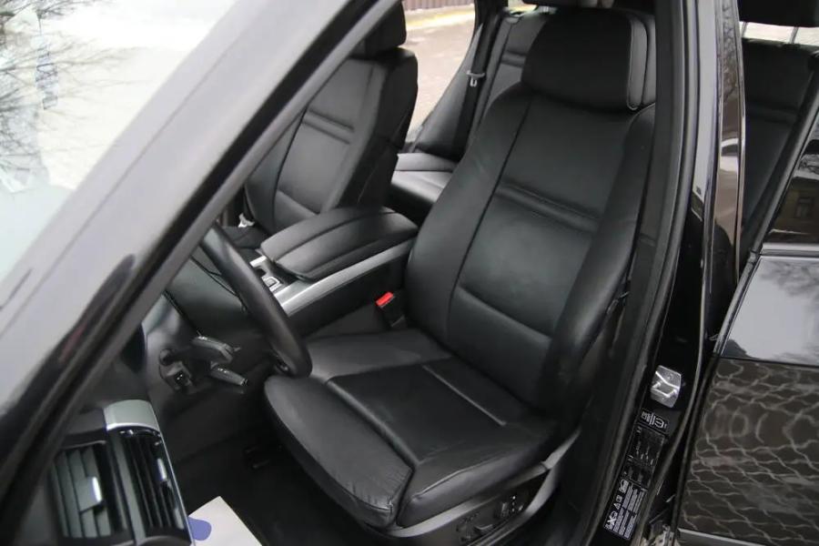 Black BMW X5 2011 in Riga, with an engine capacity of 3.00 L and mileage of 265 thousand km for 11690 €, photo 11 on AUTOMOTO.COM.LV