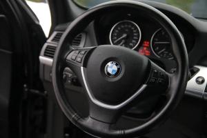 Black BMW X5 2011 in Riga, with an engine capacity of 3.00 L and mileage of 265 thousand km for 11690 €, photo 14 on AUTOMOTO.COM.LV