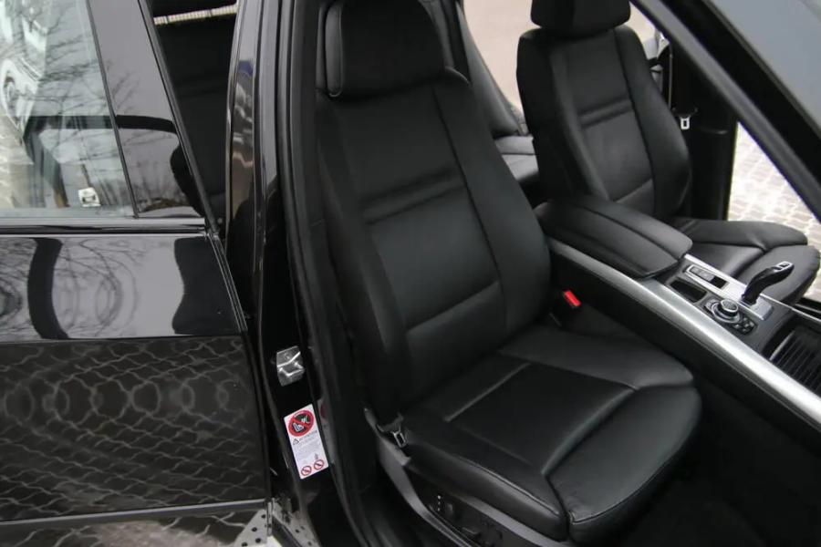 Black BMW X5 2011 in Riga, with an engine capacity of 3.00 L and mileage of 265 thousand km for 11690 €, photo 17 on AUTOMOTO.COM.LV