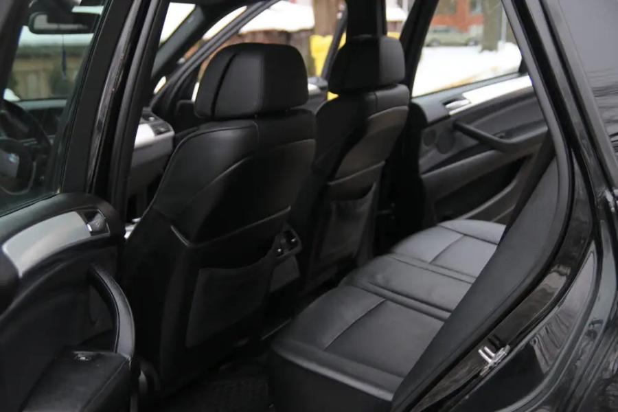 Black BMW X5 2011 in Riga, with an engine capacity of 3.00 L and mileage of 265 thousand km for 11690 €, photo 19 on AUTOMOTO.COM.LV