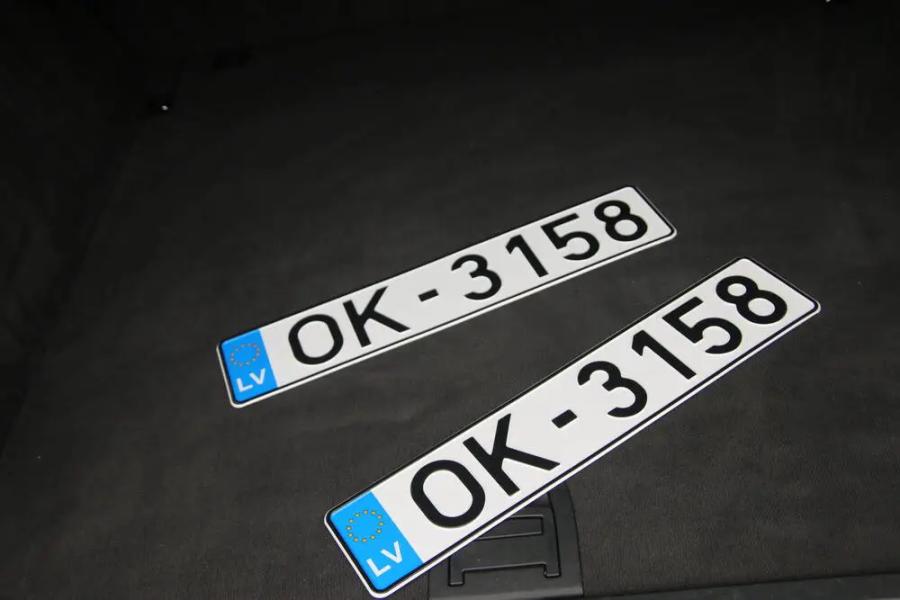 Black BMW X5 2011 in Riga, with an engine capacity of 3.00 L and mileage of 265 thousand km for 11690 €, photo 22 on AUTOMOTO.COM.LV