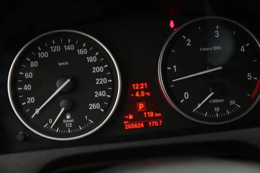 Black BMW X5 2011 in Riga, with an engine capacity of 3.00 L and mileage of 265 thousand km for 11690 €, photo 26 on AUTOMOTO.COM.LV