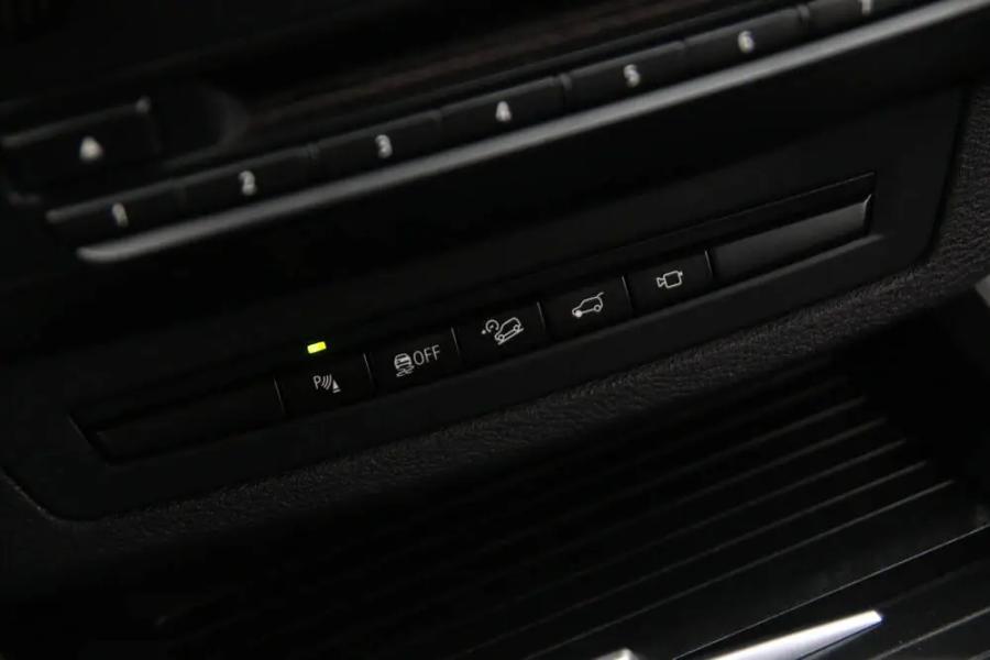 Black BMW X5 2011 in Riga, with an engine capacity of 3.00 L and mileage of 265 thousand km for 11690 €, photo 29 on AUTOMOTO.COM.LV