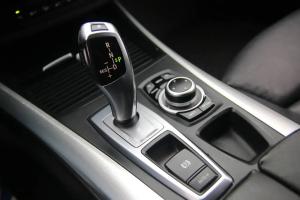 Black BMW X5 2011 in Riga, with an engine capacity of 3.00 L and mileage of 265 thousand km for 11690 €, photo 30 on AUTOMOTO.COM.LV