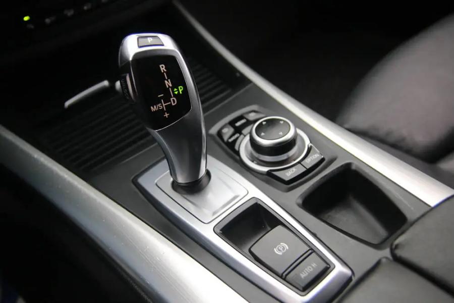 Black BMW X5 2011 in Riga, with an engine capacity of 3.00 L and mileage of 265 thousand km for 11690 €, photo 30 on AUTOMOTO.COM.LV