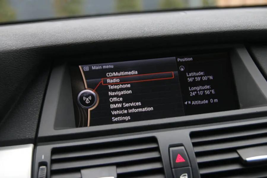Black BMW X5 2011 in Riga, with an engine capacity of 3.00 L and mileage of 265 thousand km for 11690 €, photo 31 on AUTOMOTO.COM.LV