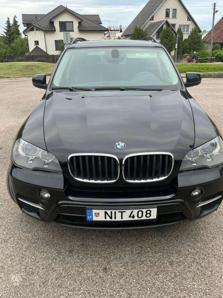 Black BMW X5 2011 in Vilnius, with an engine capacity of 3.00 L and mileage of 166 thousand km for 12000 €, photo 1 on AUTOMOTO.COM.LV