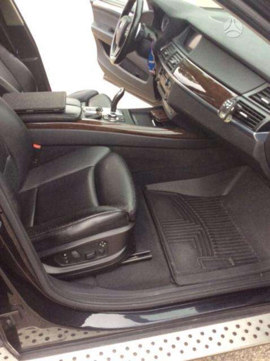 Black BMW X5 2011 in Vilnius, with an engine capacity of 3.00 L and mileage of 166 thousand km for 12000 €, photo 4 on AUTOMOTO.COM.LV