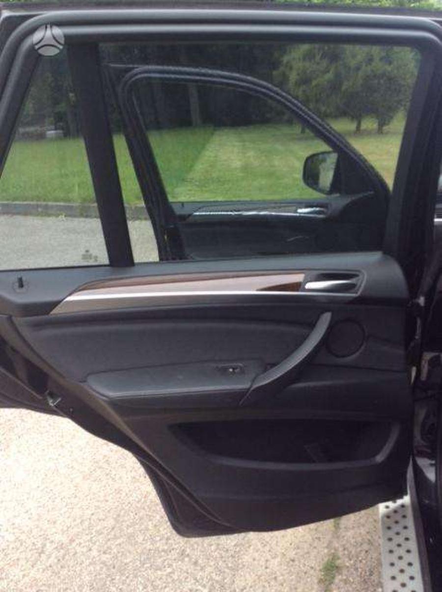 Black BMW X5 2011 in Vilnius, with an engine capacity of 3.00 L and mileage of 166 thousand km for 12000 €, photo 13 on AUTOMOTO.COM.LV