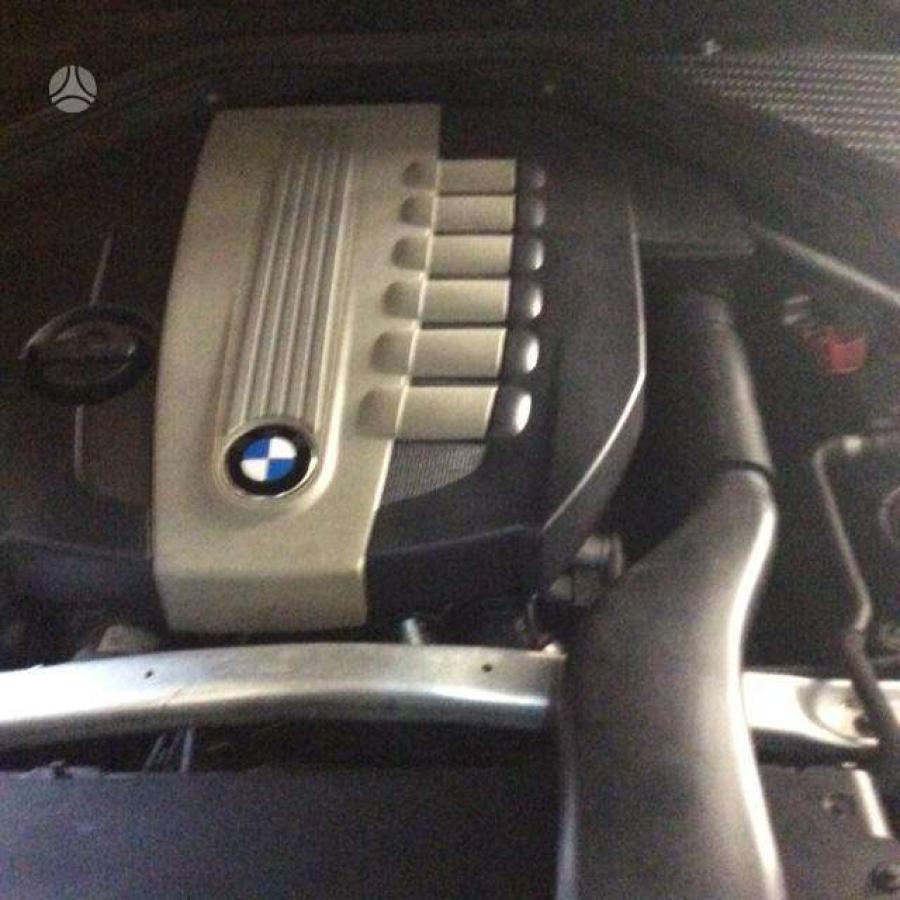 Black BMW X5 2011 in Vilnius, with an engine capacity of 3.00 L and mileage of 166 thousand km for 12000 €, photo 17 on AUTOMOTO.COM.LV