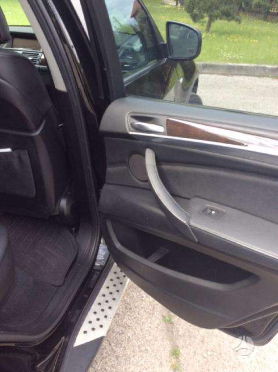 Black BMW X5 2011 in Vilnius, with an engine capacity of 3.00 L and mileage of 166 thousand km for 12000 €, photo 23 on AUTOMOTO.COM.LV