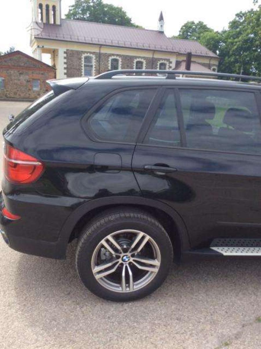 Black BMW X5 2011 in Vilnius, with an engine capacity of 3.00 L and mileage of 166 thousand km for 12000 €, photo 28 on AUTOMOTO.COM.LV