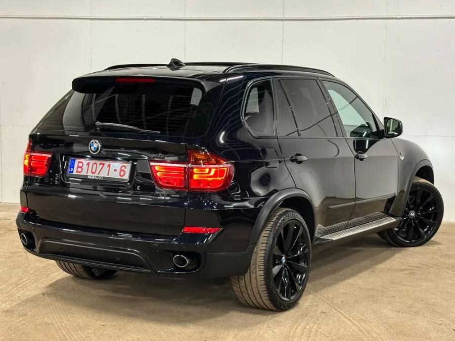 Black BMW X5 2011 in Jurmala, with an engine capacity of 3.00 L and mileage of 275 thousand km for 15450 €, photo 13 on AUTOMOTO.COM.LV