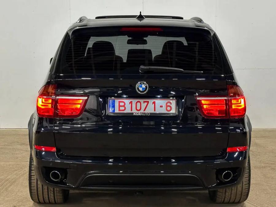 Black BMW X5 2011 in Jurmala, with an engine capacity of 3.00 L and mileage of 275 thousand km for 15450 €, photo 15 on AUTOMOTO.COM.LV