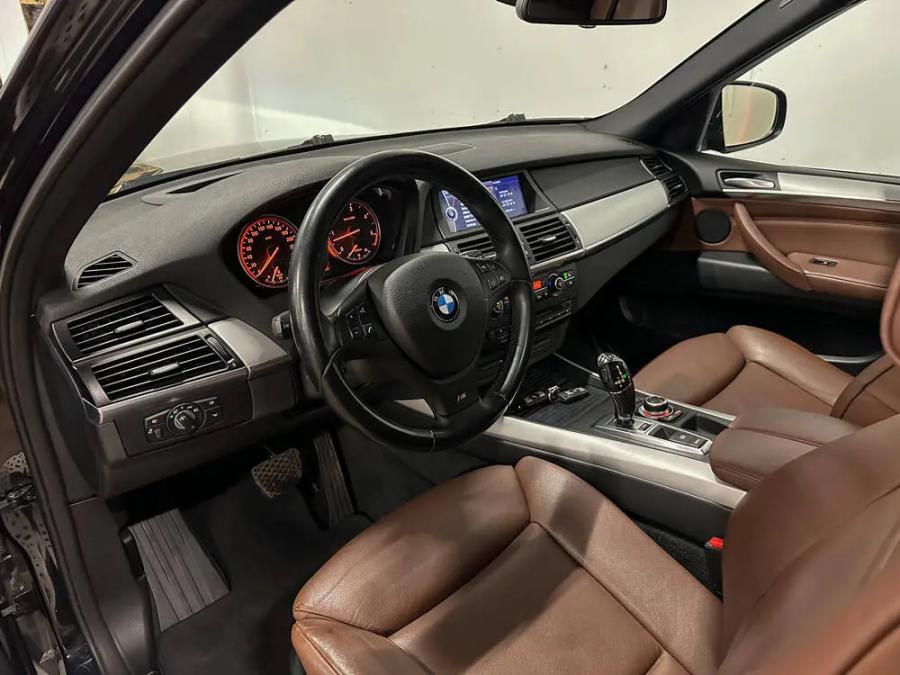 Black BMW X5 2011 in Jurmala, with an engine capacity of 3.00 L and mileage of 275 thousand km for 15450 €, photo 18 on AUTOMOTO.COM.LV
