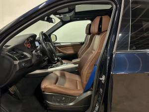 Black BMW X5 2011 in Jurmala, with an engine capacity of 3.00 L and mileage of 275 thousand km for 15450 €, photo 19 on AUTOMOTO.COM.LV