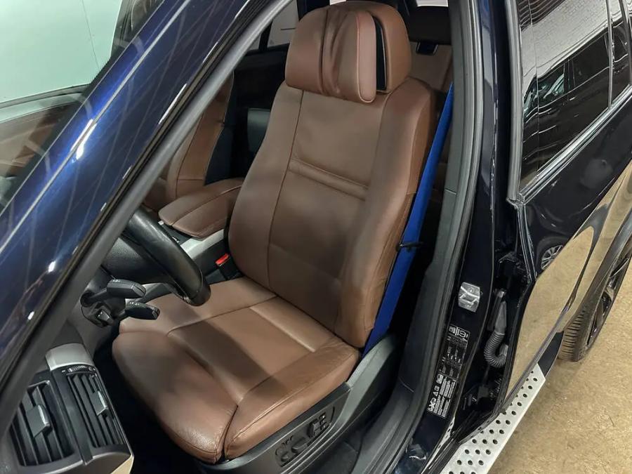 Black BMW X5 2011 in Jurmala, with an engine capacity of 3.00 L and mileage of 275 thousand km for 15450 €, photo 20 on AUTOMOTO.COM.LV