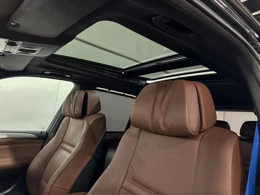 Black BMW X5 2011 in Jurmala, with an engine capacity of 3.00 L and mileage of 275 thousand km for 15450 €, photo 21 on AUTOMOTO.COM.LV