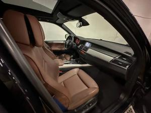 Black BMW X5 2011 in Jurmala, with an engine capacity of 3.00 L and mileage of 275 thousand km for 15450 €, photo 22 on AUTOMOTO.COM.LV