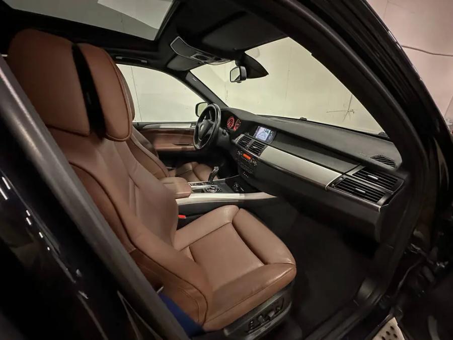 Black BMW X5 2011 in Jurmala, with an engine capacity of 3.00 L and mileage of 275 thousand km for 15450 €, photo 22 on AUTOMOTO.COM.LV