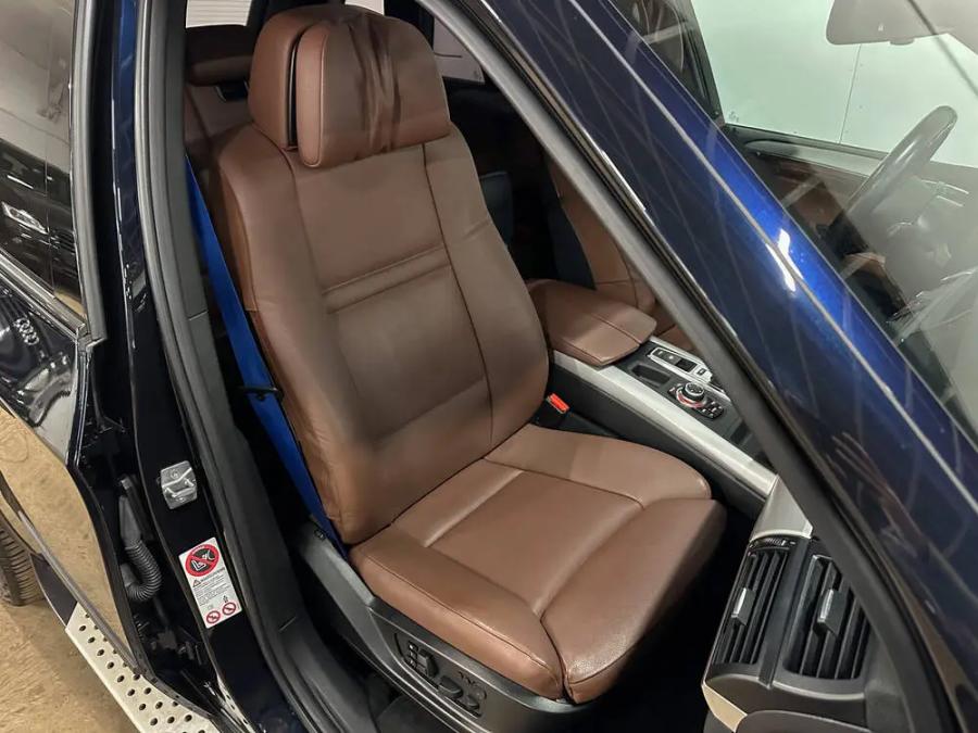 Black BMW X5 2011 in Jurmala, with an engine capacity of 3.00 L and mileage of 275 thousand km for 15450 €, photo 24 on AUTOMOTO.COM.LV