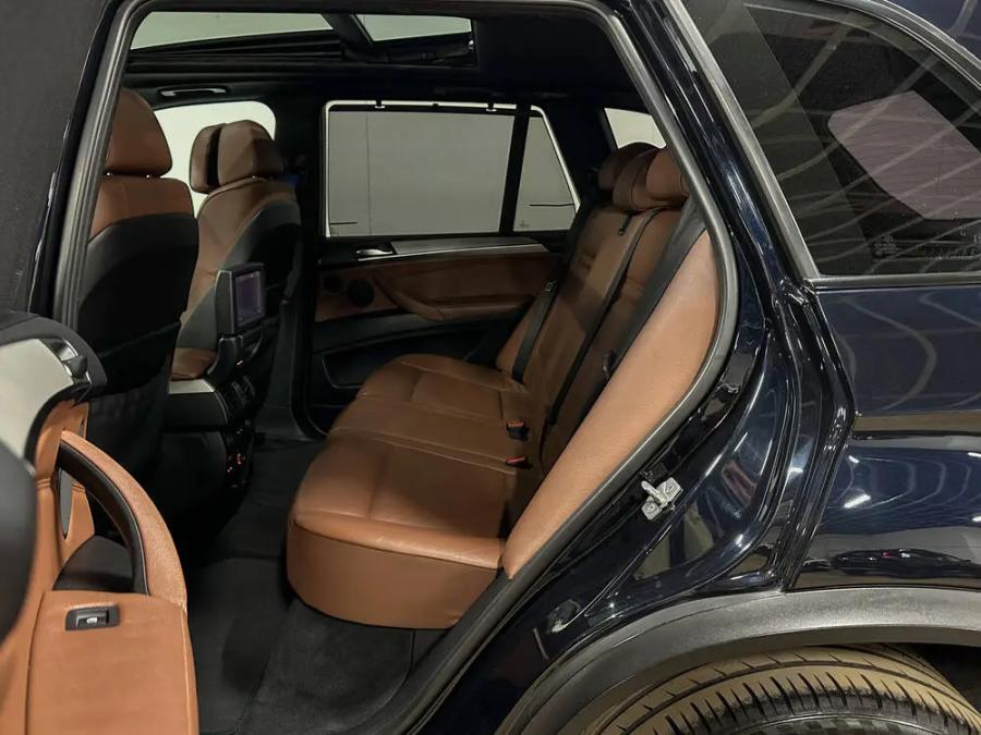 Black BMW X5 2011 in Jurmala, with an engine capacity of 3.00 L and mileage of 275 thousand km for 15450 €, photo 25 on AUTOMOTO.COM.LV