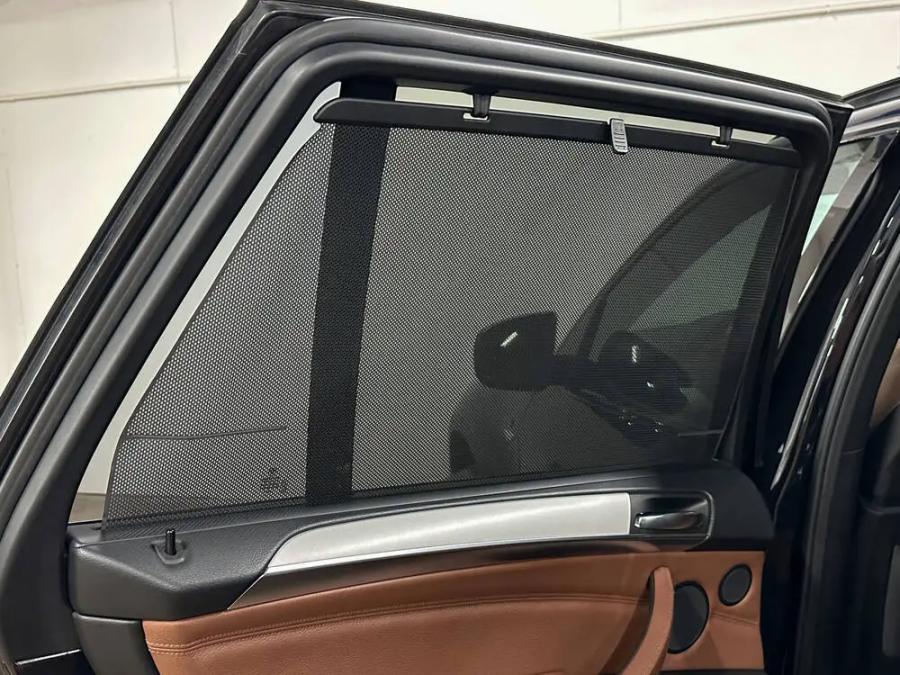 Black BMW X5 2011 in Jurmala, with an engine capacity of 3.00 L and mileage of 275 thousand km for 15450 €, photo 26 on AUTOMOTO.COM.LV