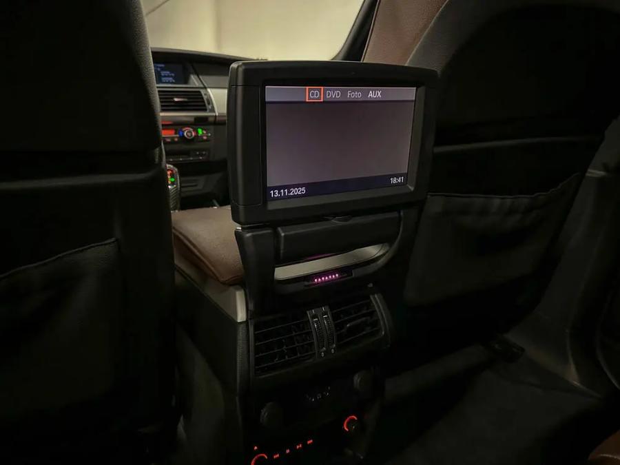 Black BMW X5 2011 in Jurmala, with an engine capacity of 3.00 L and mileage of 275 thousand km for 15450 €, photo 28 on AUTOMOTO.COM.LV