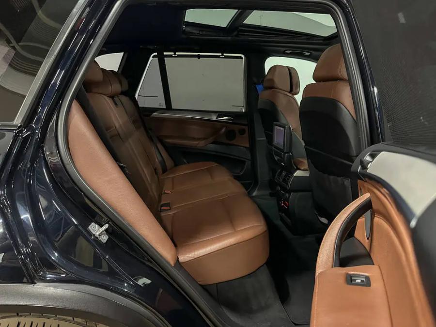 Black BMW X5 2011 in Jurmala, with an engine capacity of 3.00 L and mileage of 275 thousand km for 15450 €, photo 29 on AUTOMOTO.COM.LV