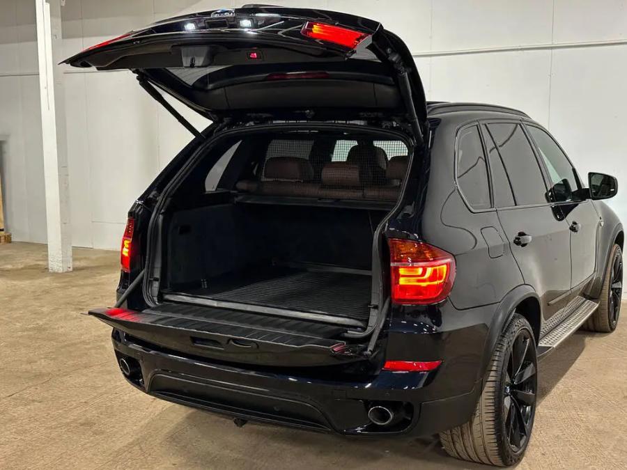 Black BMW X5 2011 in Jurmala, with an engine capacity of 3.00 L and mileage of 275 thousand km for 15450 €, photo 41 on AUTOMOTO.COM.LV