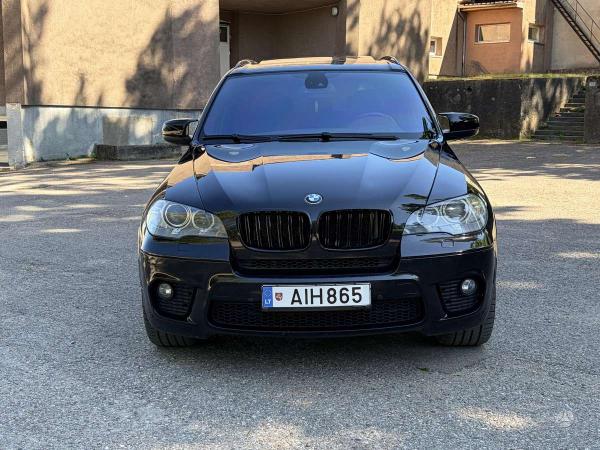 Black BMW X5 2011 in Telschi, with an engine capacity of 3.00 L and mileage of 330 thousand km for 10800 €, photo 3 on AUTOMOTO.COM.LV