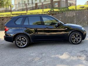 Black BMW X5 2011 in Telschi, with an engine capacity of 3.00 L and mileage of 330 thousand km for 10800 €, photo 6 on AUTOMOTO.COM.LV